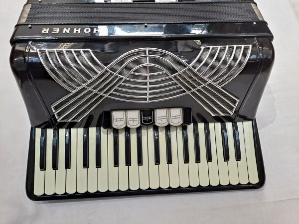 Hohner Verdi II 96 Bass Accordion