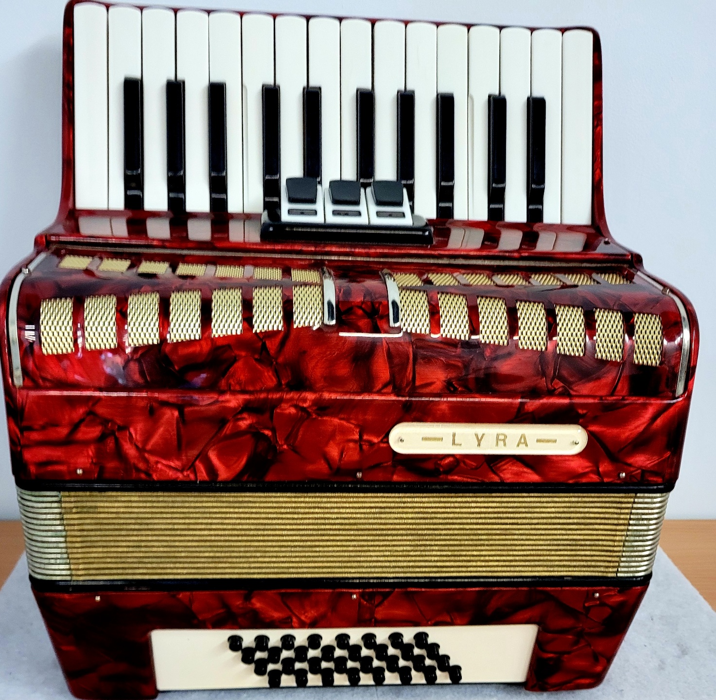 Lyra 32 Bass Accordion